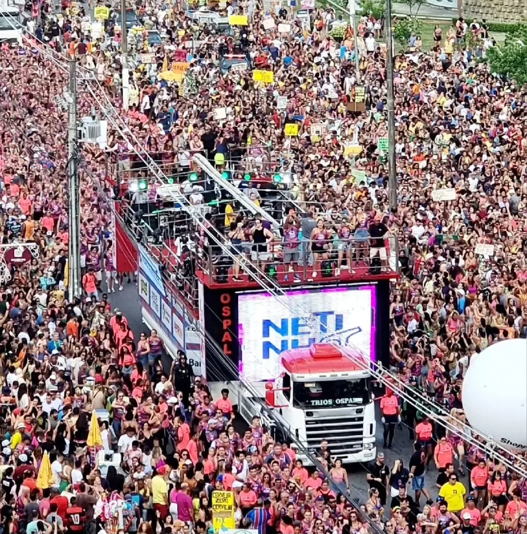 Netinho faz prévia carnavalesca e reúne milhares de foliões na ...
